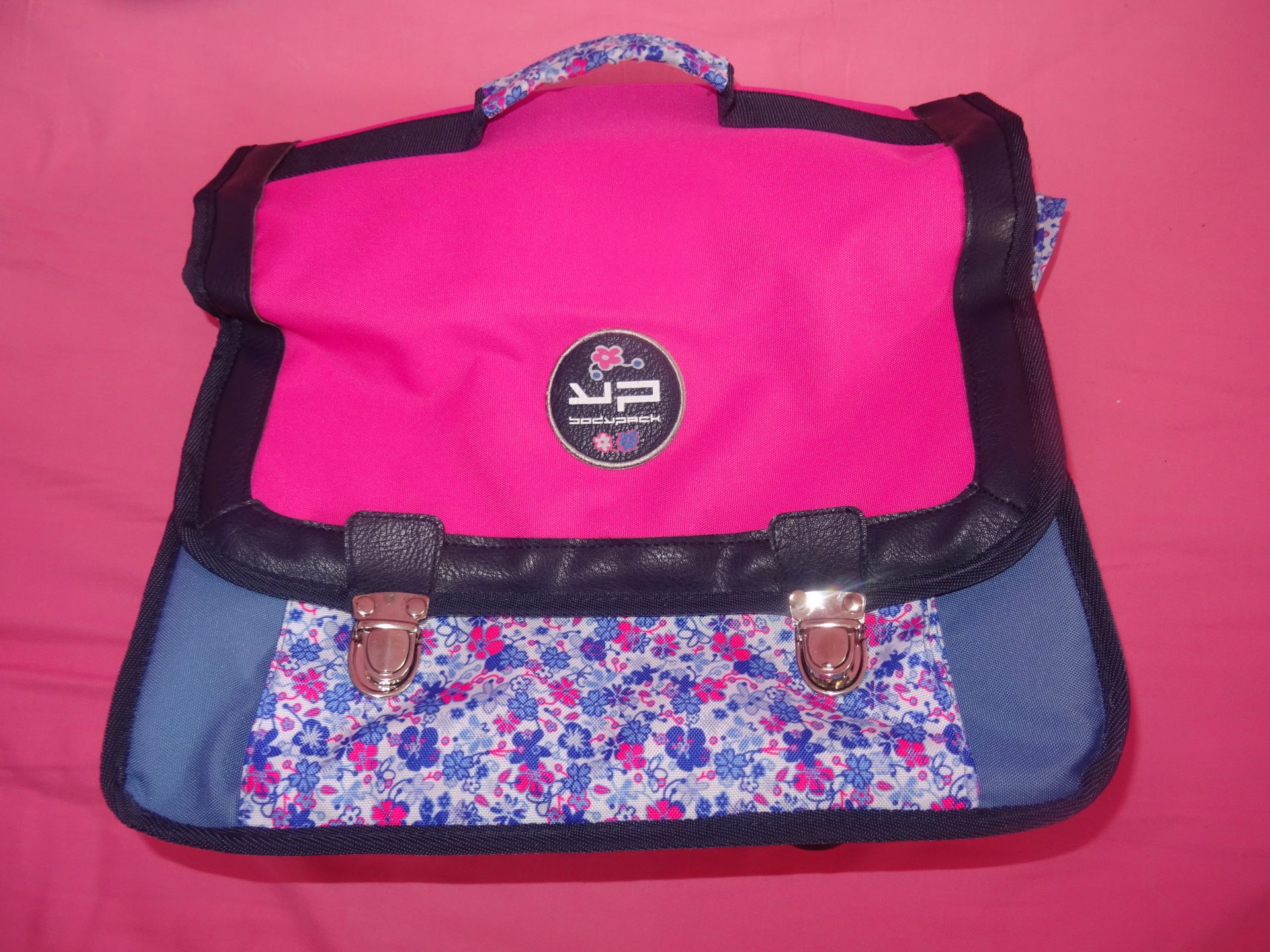 C’est parti pour la rentrée avec un cartable trop fun Bodypack France ...